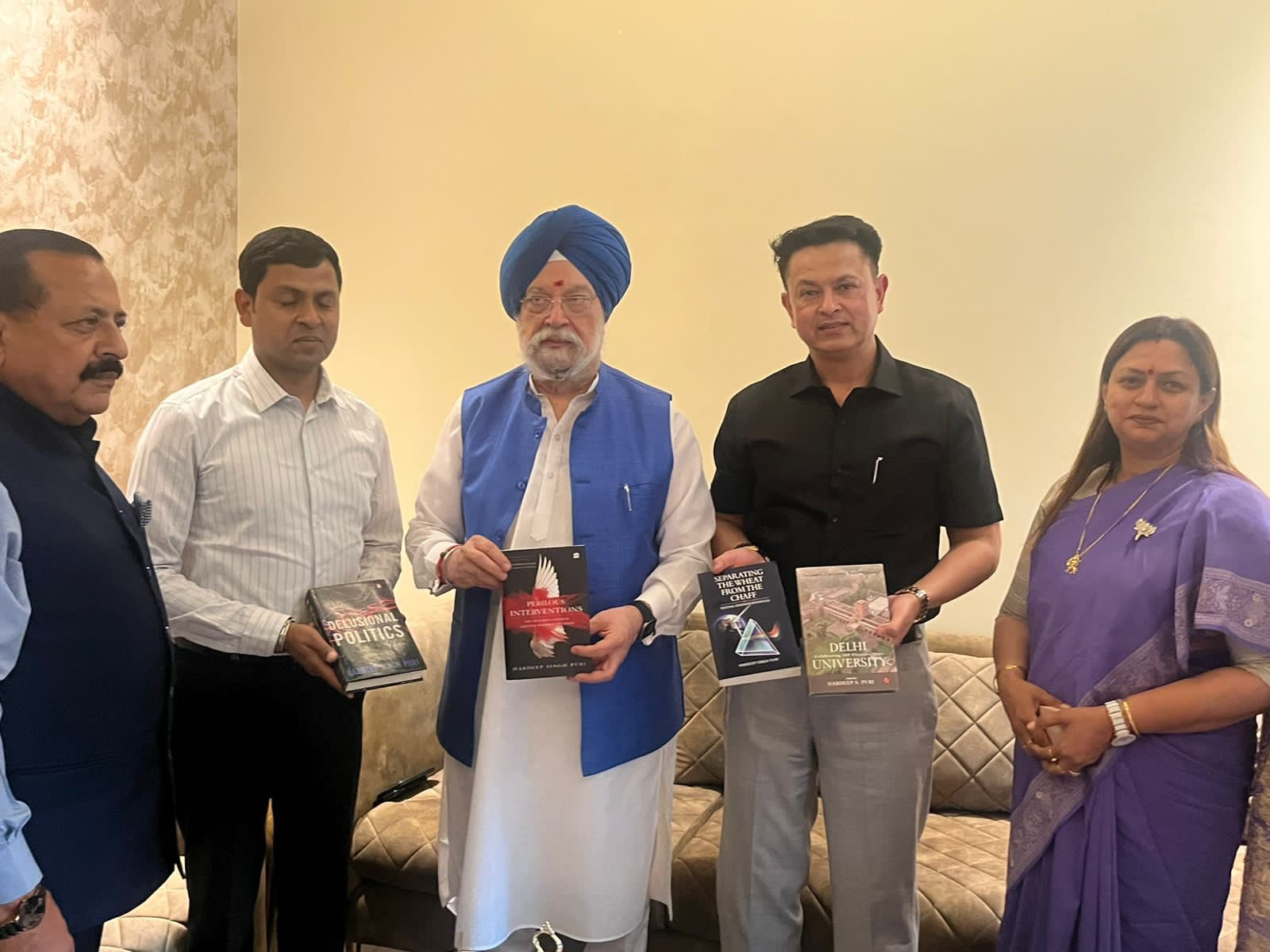 Hardeep Singh Puri on Twitter: "RT @BJP4JnK: Union Minister Sdr. Hardeep Singh Puri along with ...