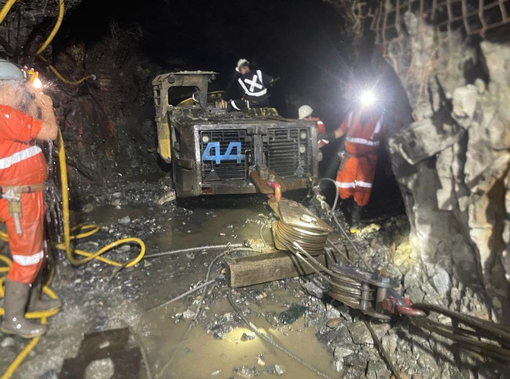 Friday's #Mining #mayhem: When you lose a scoop in a long hole open ...