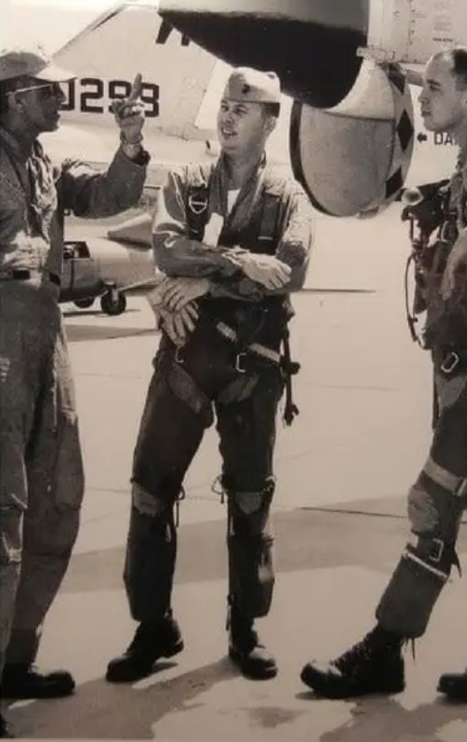 Air Safety #OTD by Francisco Cunha on Twitter: "RT @NavalInstitute: In 1963, Marine pilot Lt ...