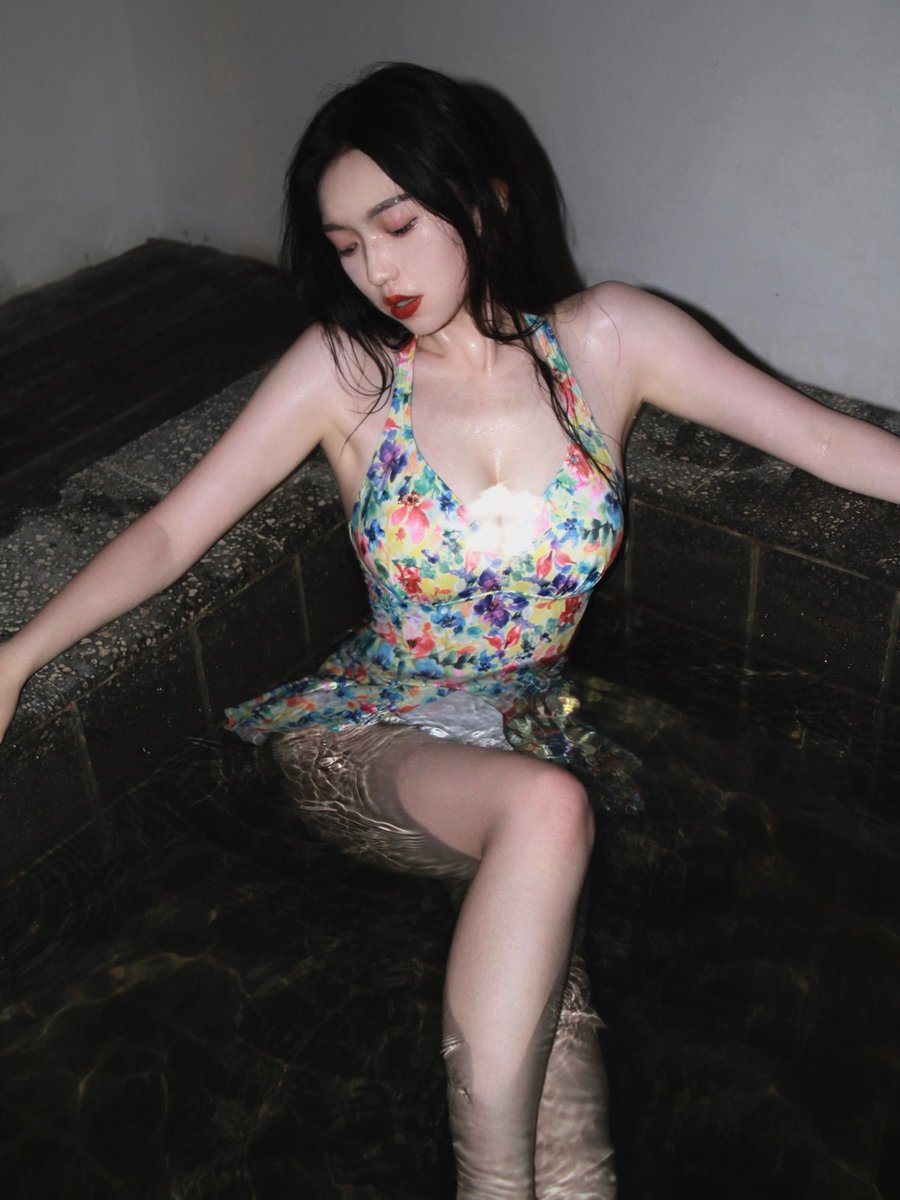 yuwang on Twitter: "看看这表情，就问你骚不骚！真想找一群人轮奸她啊，把她骚逼都操烂，让这个臭婊子这么下贱！ 更多图在专属群(只要18)，想加私我！"