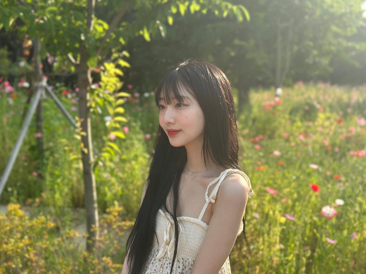 🌙 Orrery/nim on Twitter: "Yeojin Instagram Post "Blossoming🍀" https://instagram.com/p/CtkYmb2SInC/"