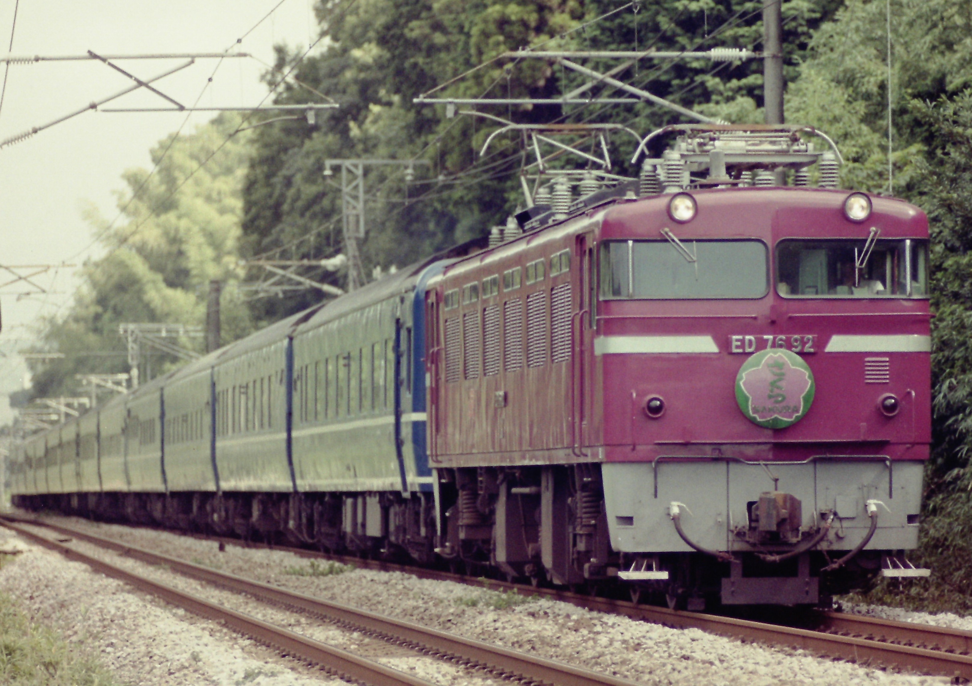 toyoko9375M on Twitter: "#みんなのブルトレ見せて 5 EF65 1121&14系あかつき 6 EF65 1105&24系彗星 5&6 1999年8月高槻∼山崎にて 7 ...