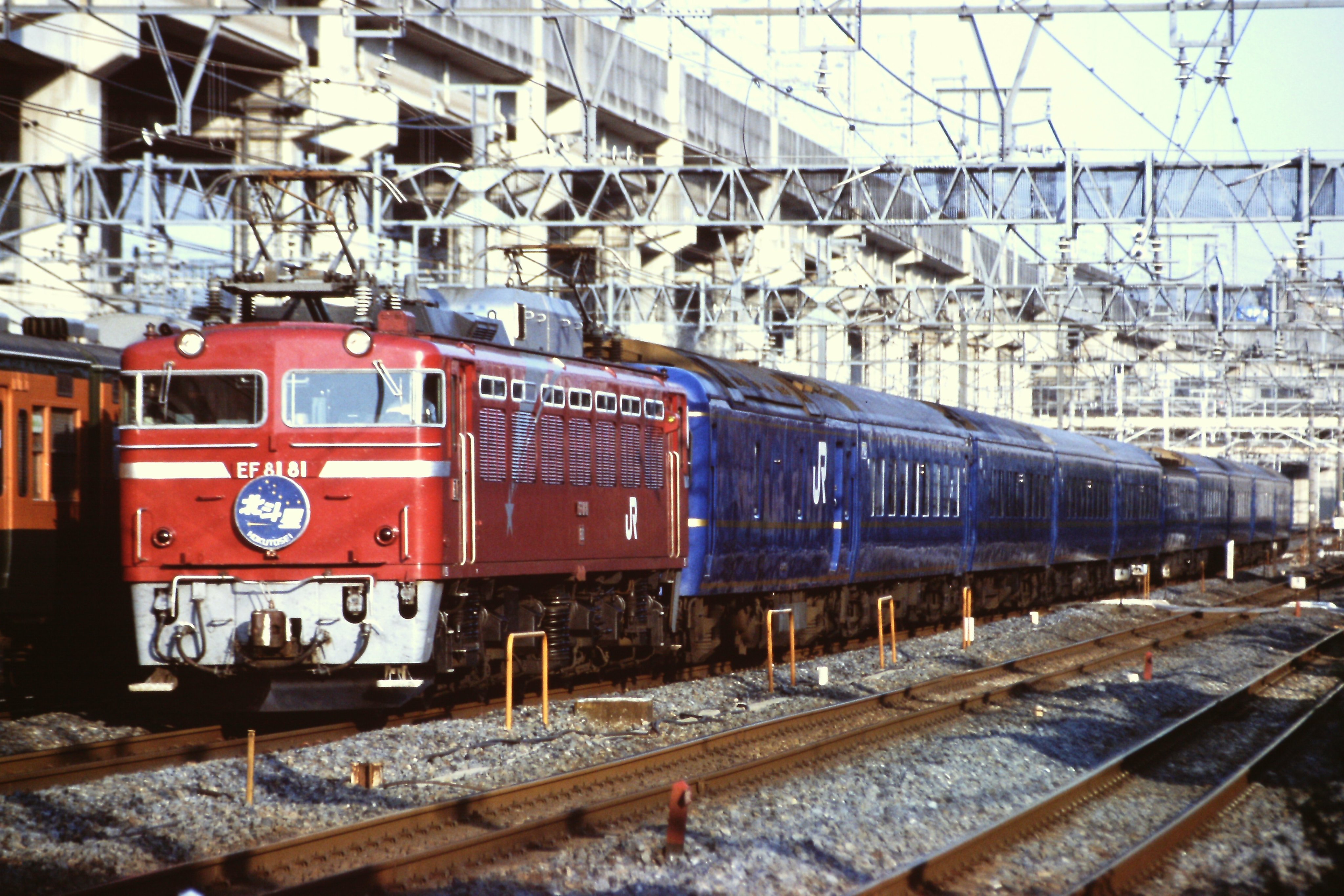 toyoko9375M on Twitter: "#みんなのブルトレ見せて 5 EF65 1121&14系あかつき 6 EF65 1105&24系彗星 5&6 1999年8月高槻∼山崎にて 7 ...