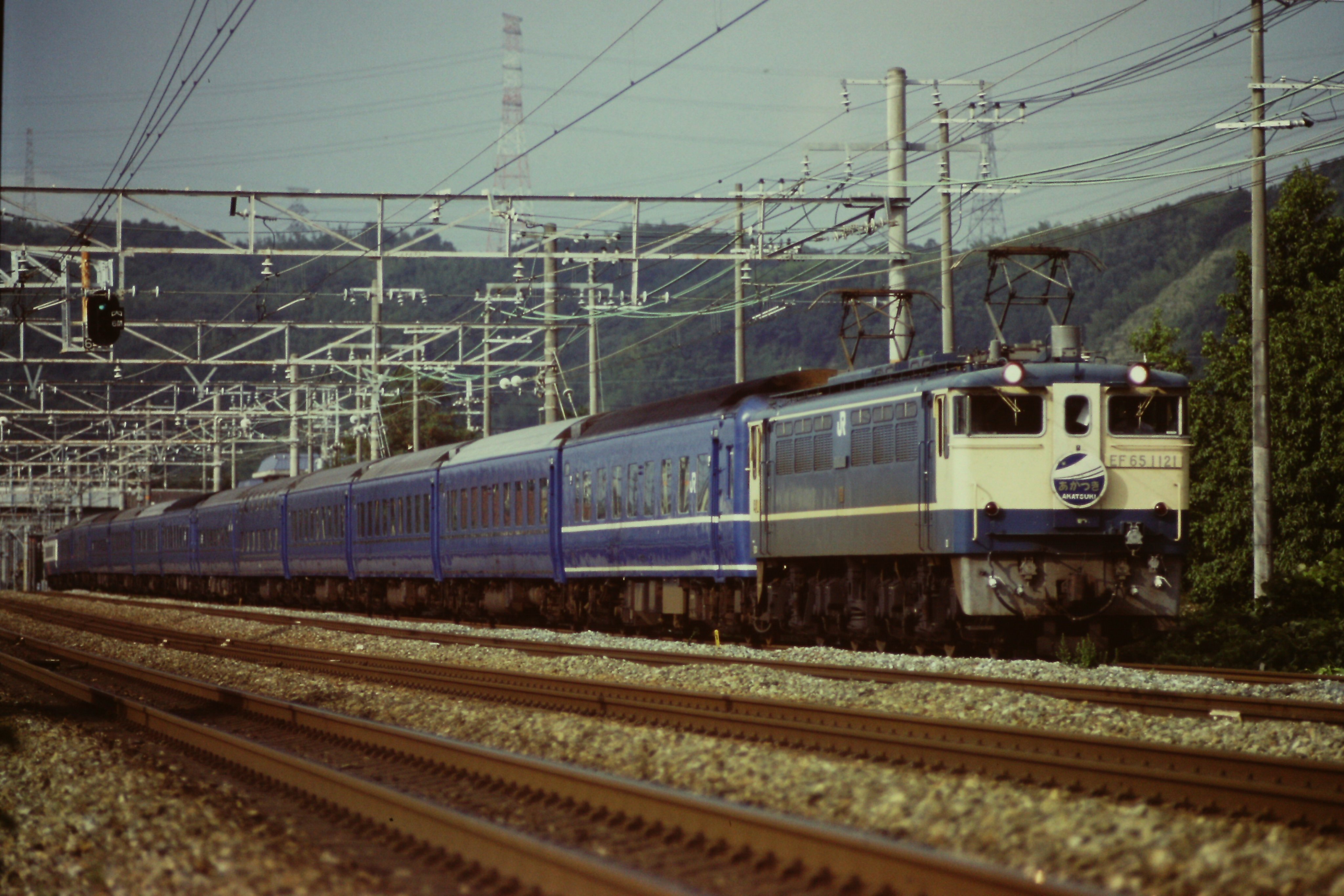 toyoko9375M on Twitter: "#みんなのブルトレ見せて 5 EF65 1121&14系あかつき 6 EF65 1105&24系彗星 5&6 1999年8月高槻∼山崎にて 7 ...