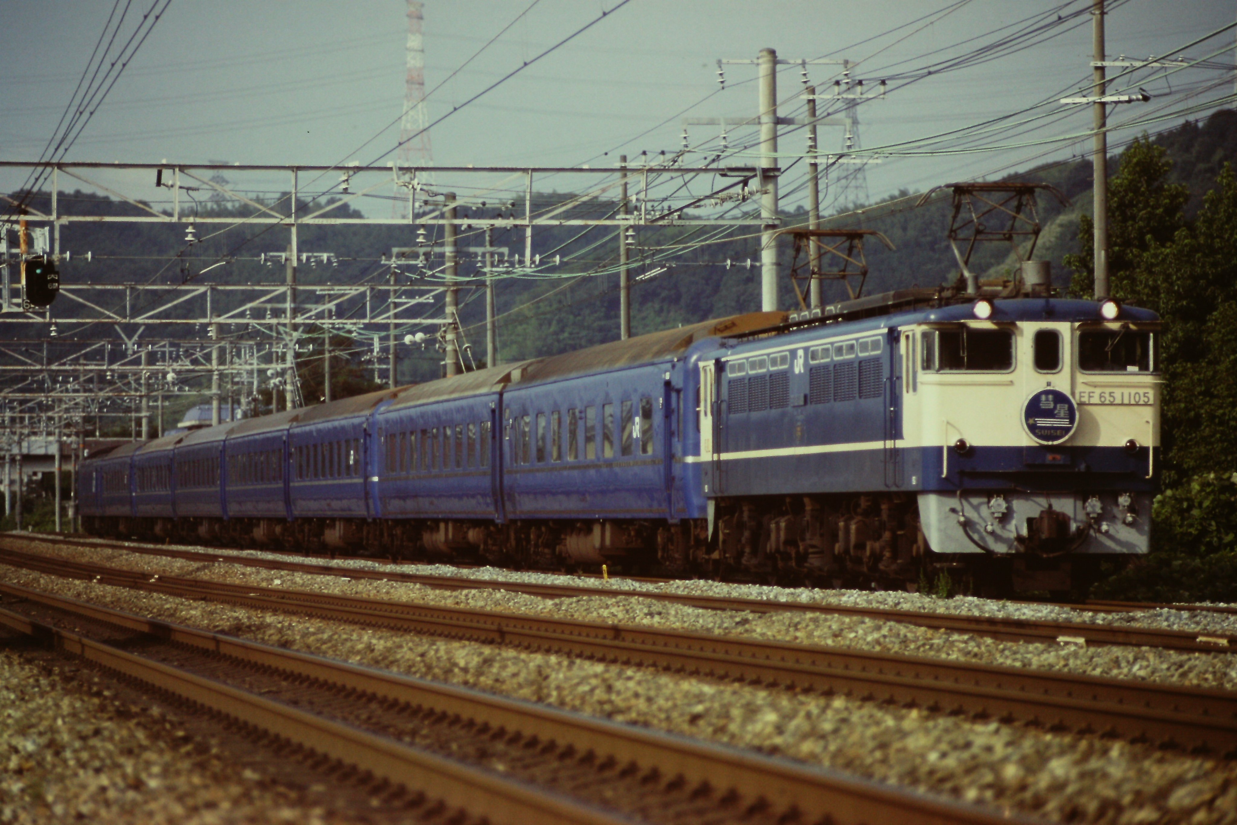 toyoko9375M on Twitter: "#みんなのブルトレ見せて 5 EF65 1121&14系あかつき 6 EF65 1105&24系彗星 5&6 1999年8月高槻∼山崎にて 7 ...