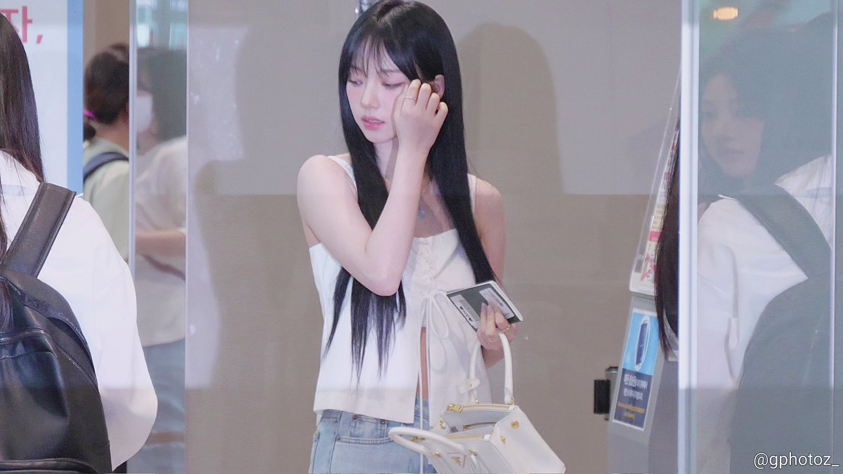 _ri__ta____ on Twitter: "RT @gphotoz_: 230617 aespa 에스파 karina 카리나 출국 @aespa_official #aespa ...