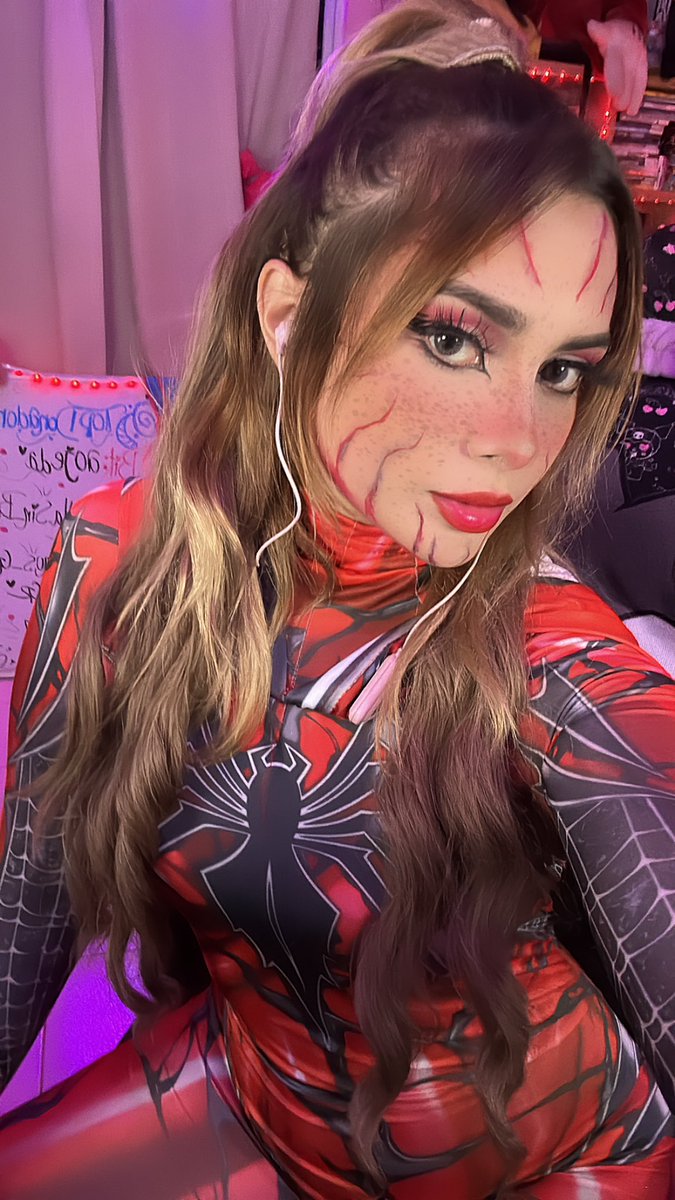 Cynthia Rodriguez♡ on Twitter: "Holii ya ando en directo hoy chupi y cosplay 🖤 http://twitch.tv ...
