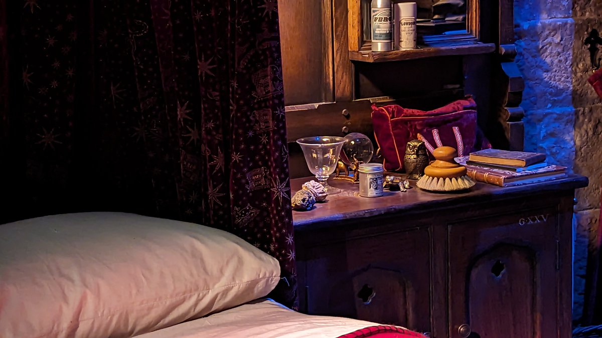 せきら あめ on Twitter: "RT @sekira_syumi: 作画資料に溢れてる #ハリポタツアー"