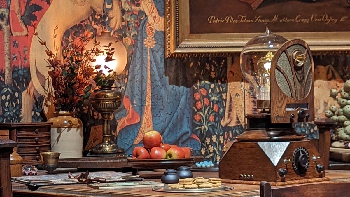 せきら あめ on Twitter: "RT @sekira_syumi: 作画資料に溢れてる #ハリポタツアー"