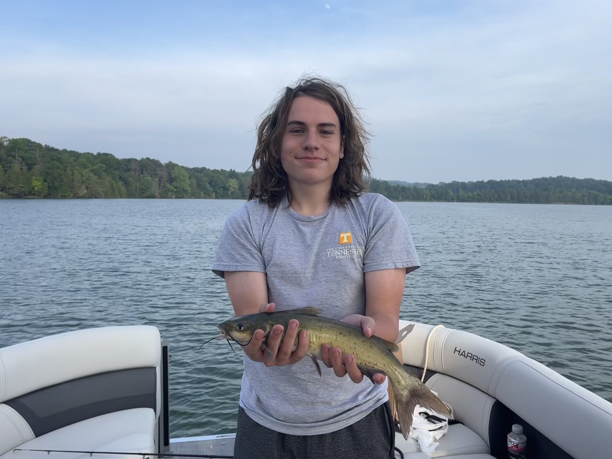 NineAce on Twitter: "I foind fishe"