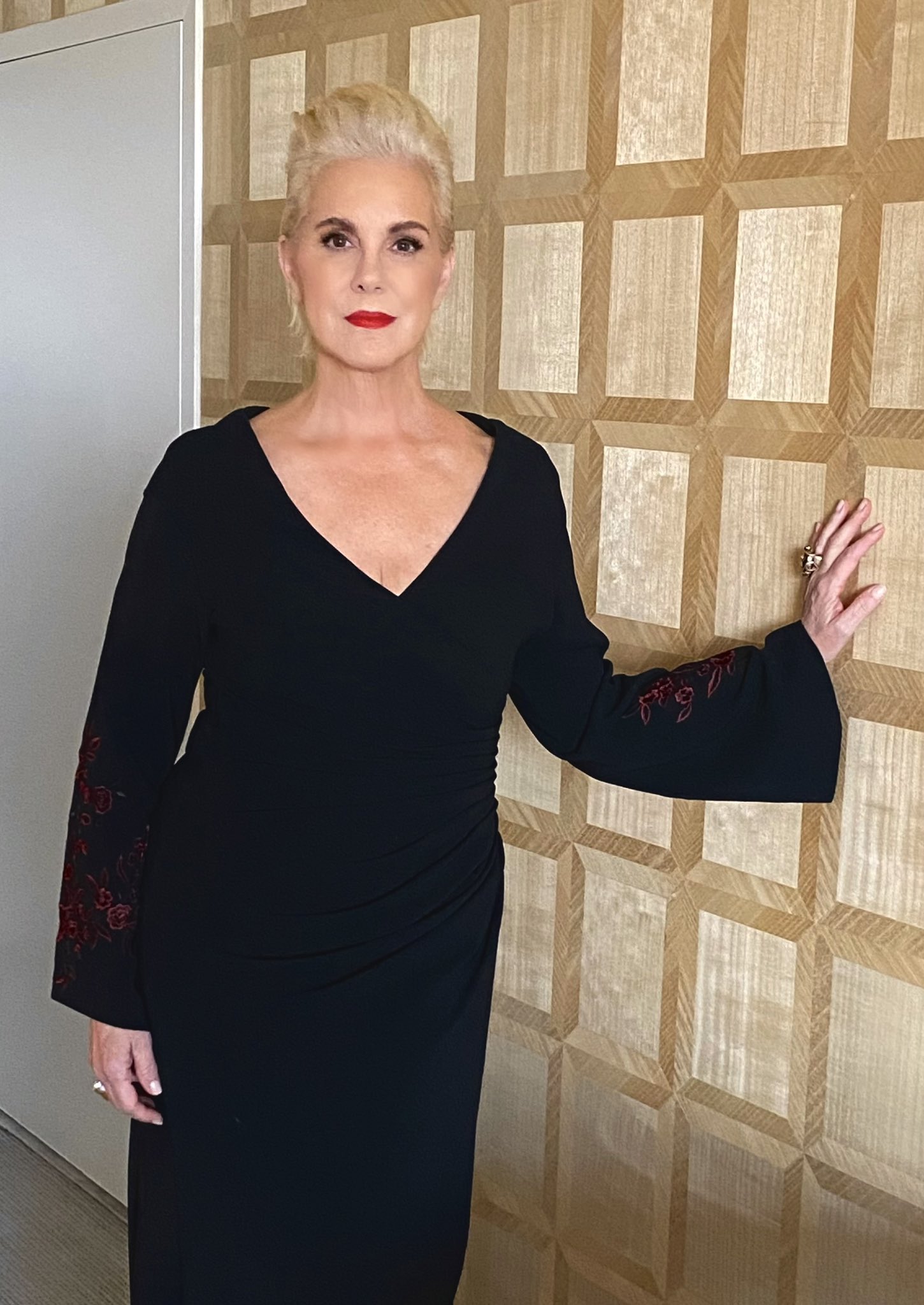 Elizabeth Perkins 2024