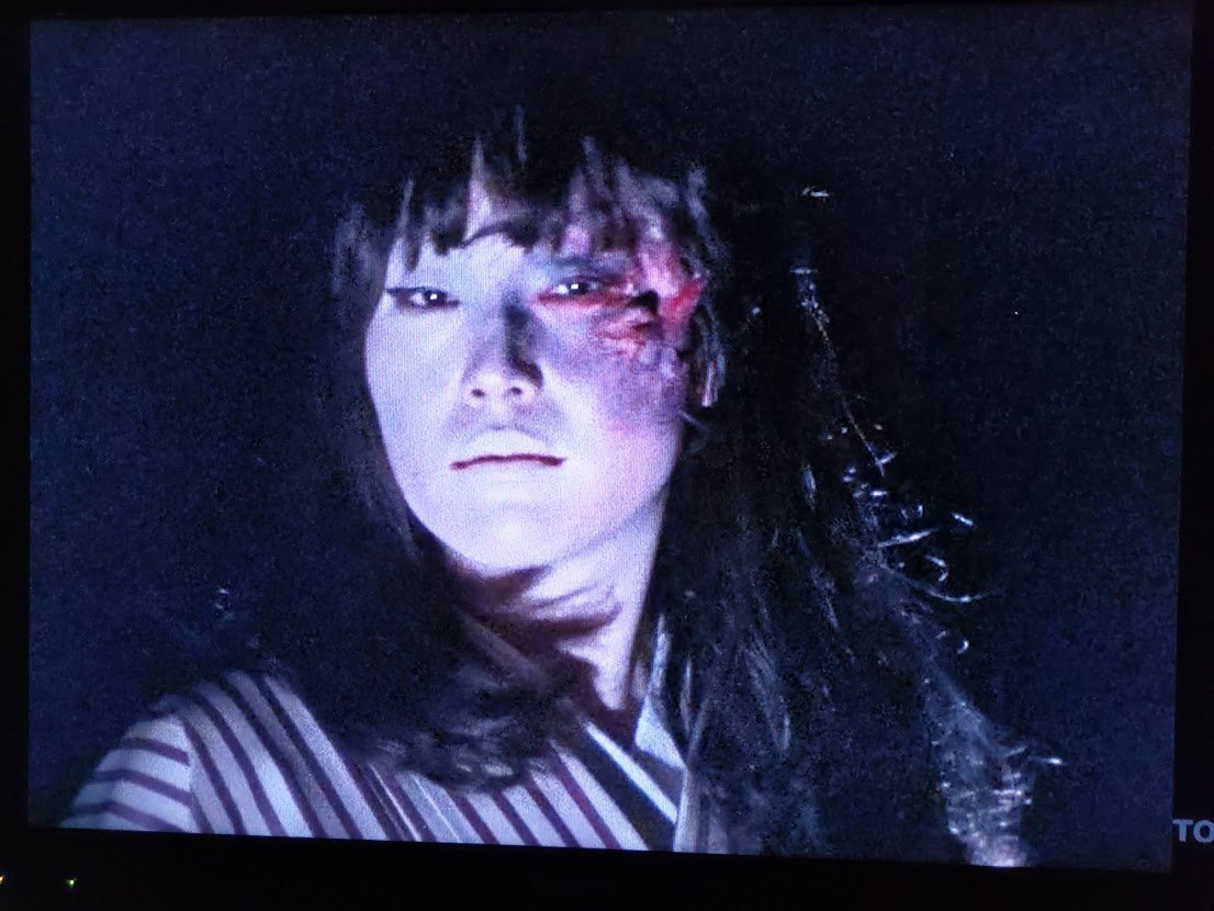 エテキチ On Twitter 簡単紹介です。ミラクルガール 16 怪奇・美女惨殺の館 より、綺麗な悪いお姉さんです。キャンピングカーのカップルに幽霊のお姉さんが近付きます。綺麗な悪い