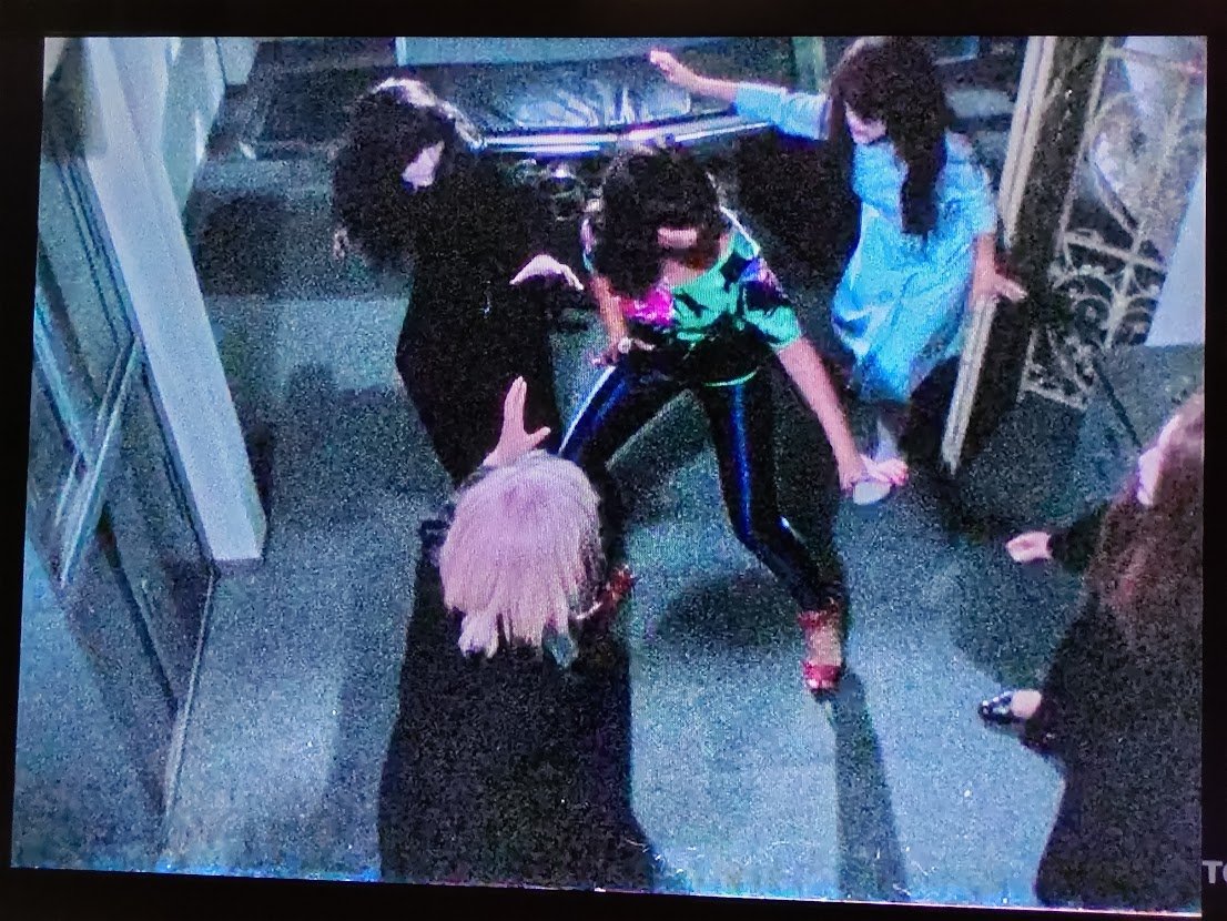 エテキチ On Twitter 簡単紹介です。ミラクルガール 16 怪奇・美女惨殺の館 より、綺麗な悪いお姉さんです。綺麗な悪い幽霊のお姉さん達がオフィスミラクルのお姉さんに襲い掛かり