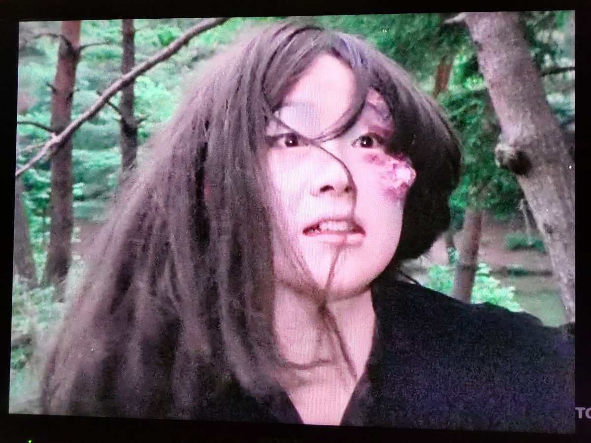 エテキチ On Twitter 簡単紹介です。ミラクルガール 16 怪奇・美女惨殺の館 より、綺麗な悪いお姉さんです。綺麗な悪い幽霊のお姉さんが男の声?で「逃げろ!」と叫びます。綺麗な