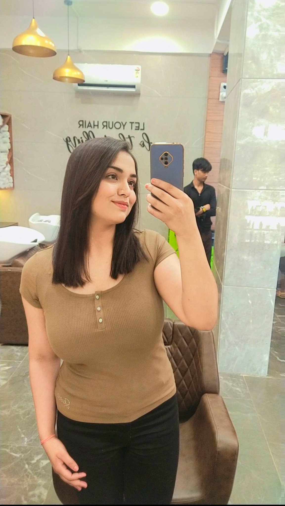 Pallavi Pandey on Twitter: "can someone pls remove that guy in the background so I can update my ...