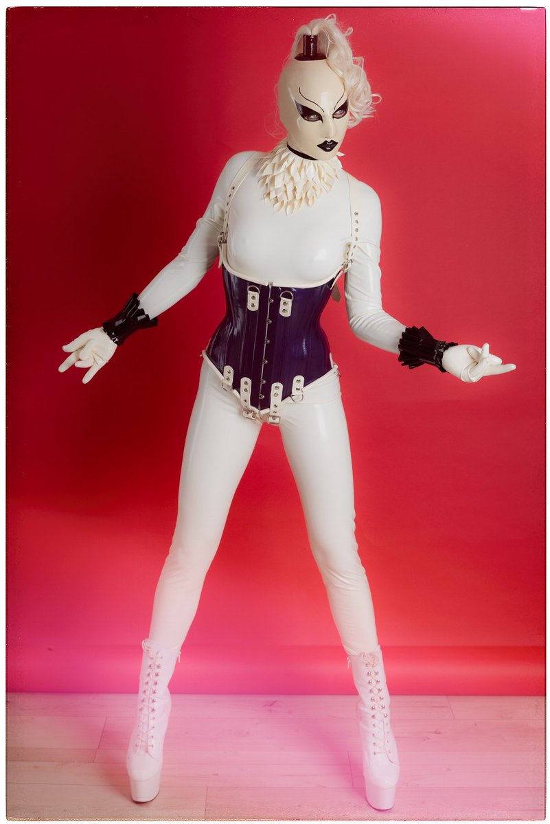 RubberQueenAnaLucia on Twitter: "I love white rubber and also all transparent rubber. "White ...