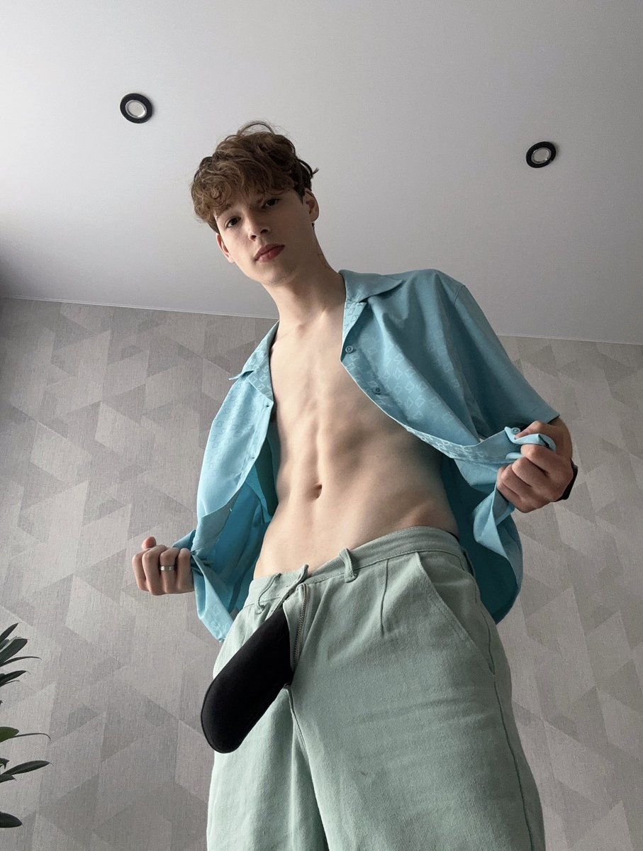 Sasha🥵 on Twitter: "Cardio at the gym done, let's hit a workout in my bed? #fitness https ...