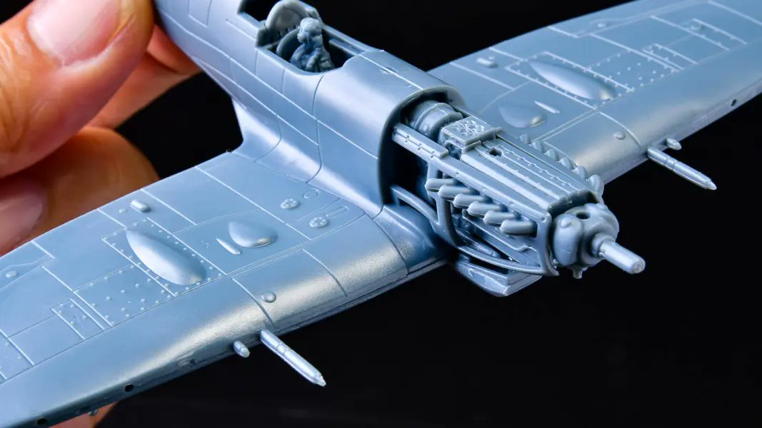 nippper.com on Twitter: "999円で傑作エンジンの鼓動を手のひらで受け止めよう！！「モデルキット999 スピットファイアMk.IX」 https://t.co ...