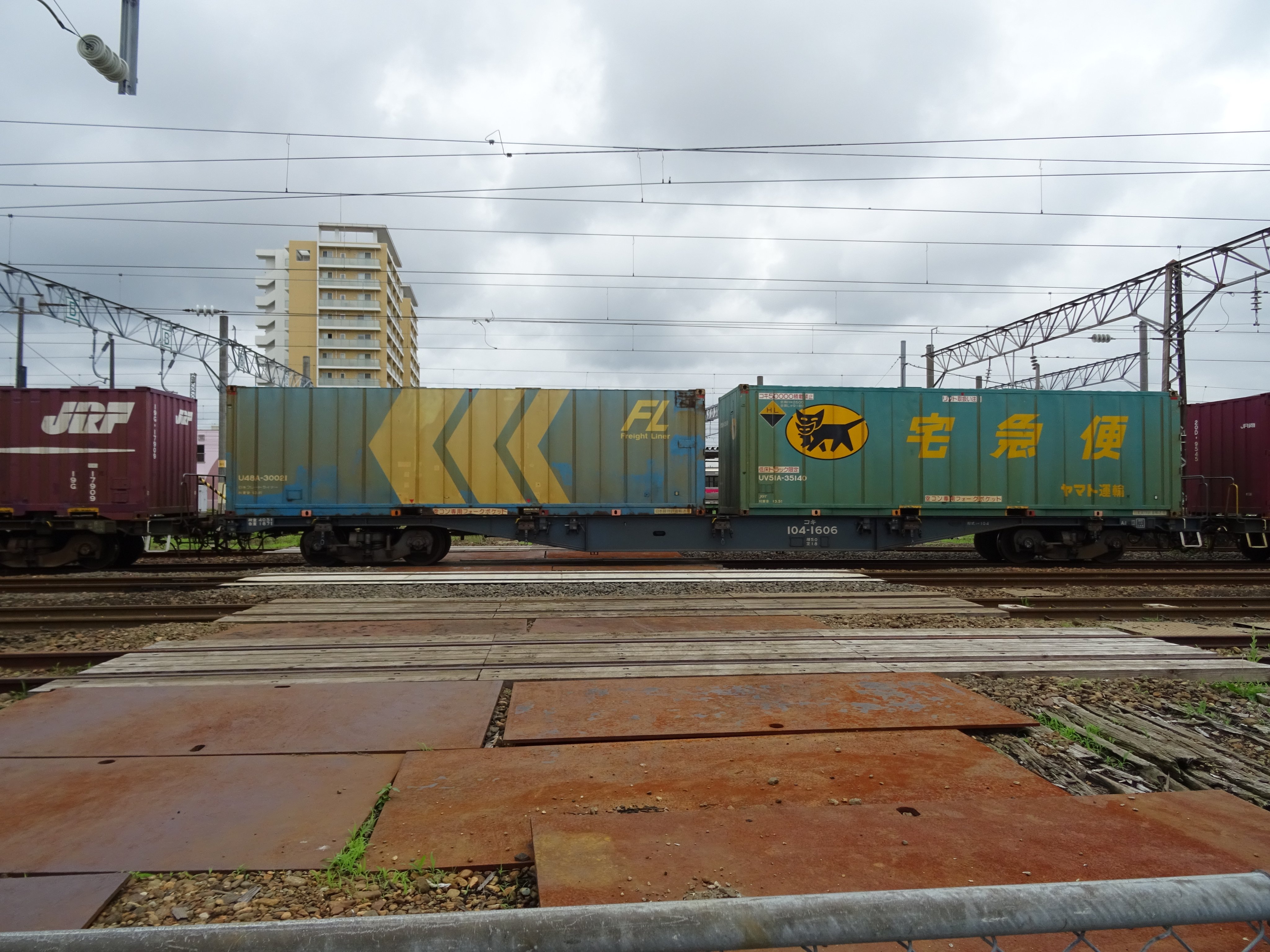 HAYAKOMA on Twitter: "今日（R05.07.01）の4061列車に載っていた30/31ftコンテナ。 NXのUV48A-38033、フレートライナーのU48A-30021 ...