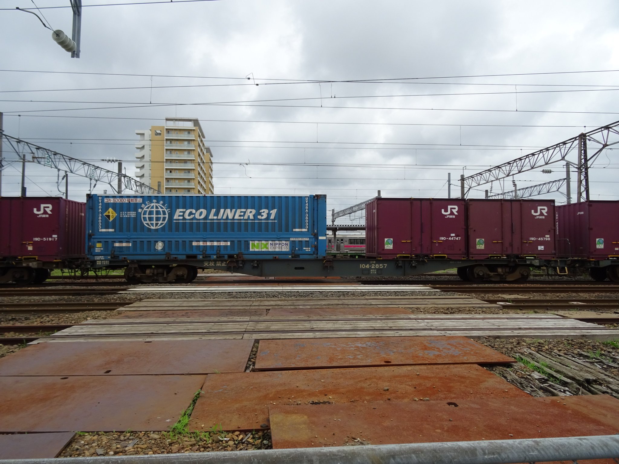 HAYAKOMA on Twitter: "今日（R05.07.01）の4061列車に載っていた30/31ftコンテナ。 NXのUV48A-38033、フレートライナーのU48A-30021 ...