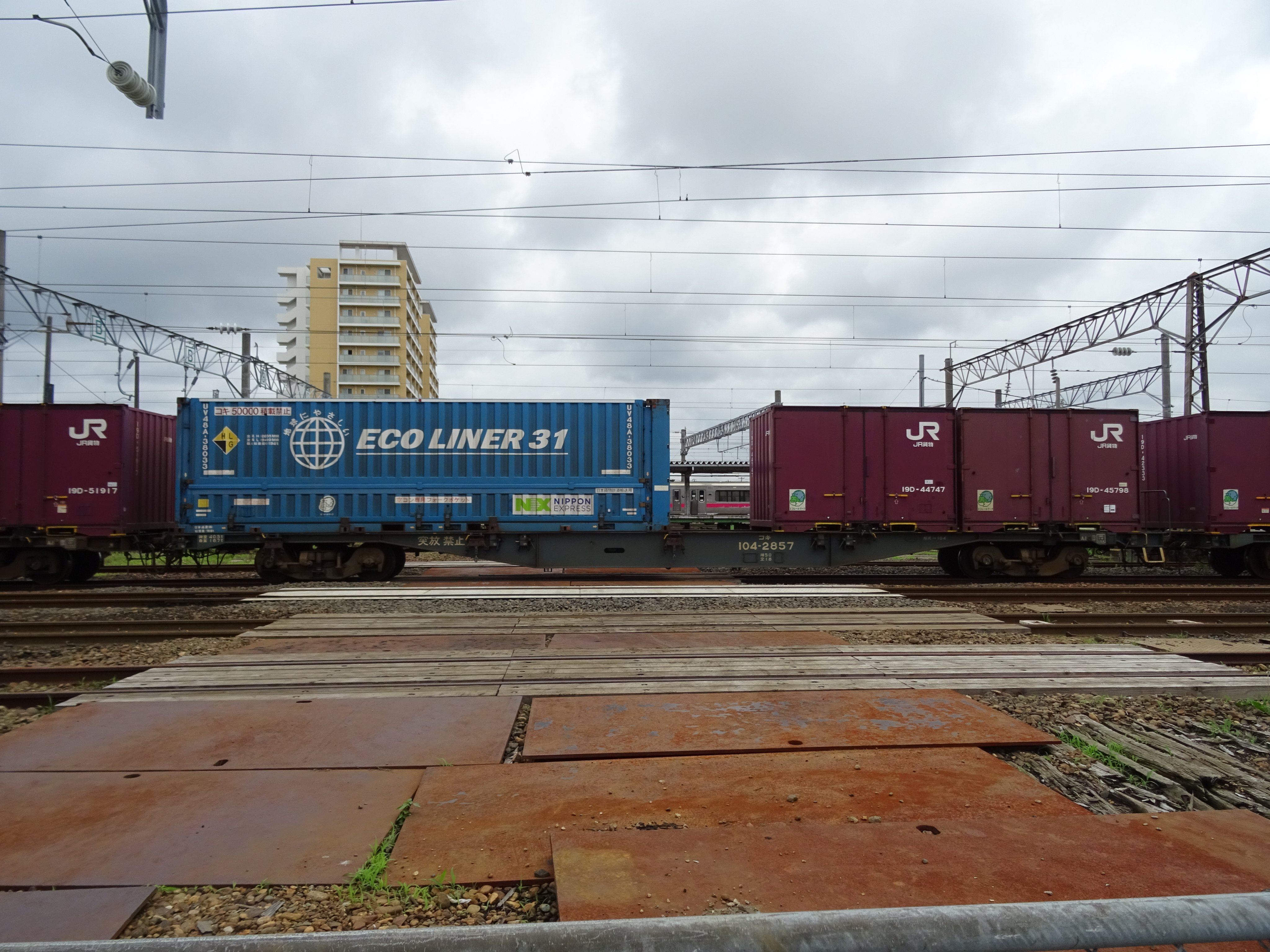 HAYAKOMA on Twitter: "今日（R05.07.01）の4061列車に載っていた30/31ftコンテナ。 NXのUV48A-38033、フレートライナーのU48A-30021 ...