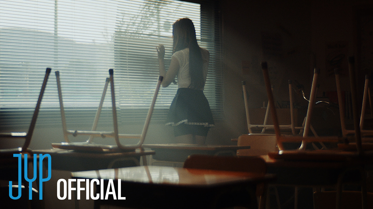 JYP News on Twitter: "📰 230703 .@NMIXX_official opens early summer with its pre-released song ...