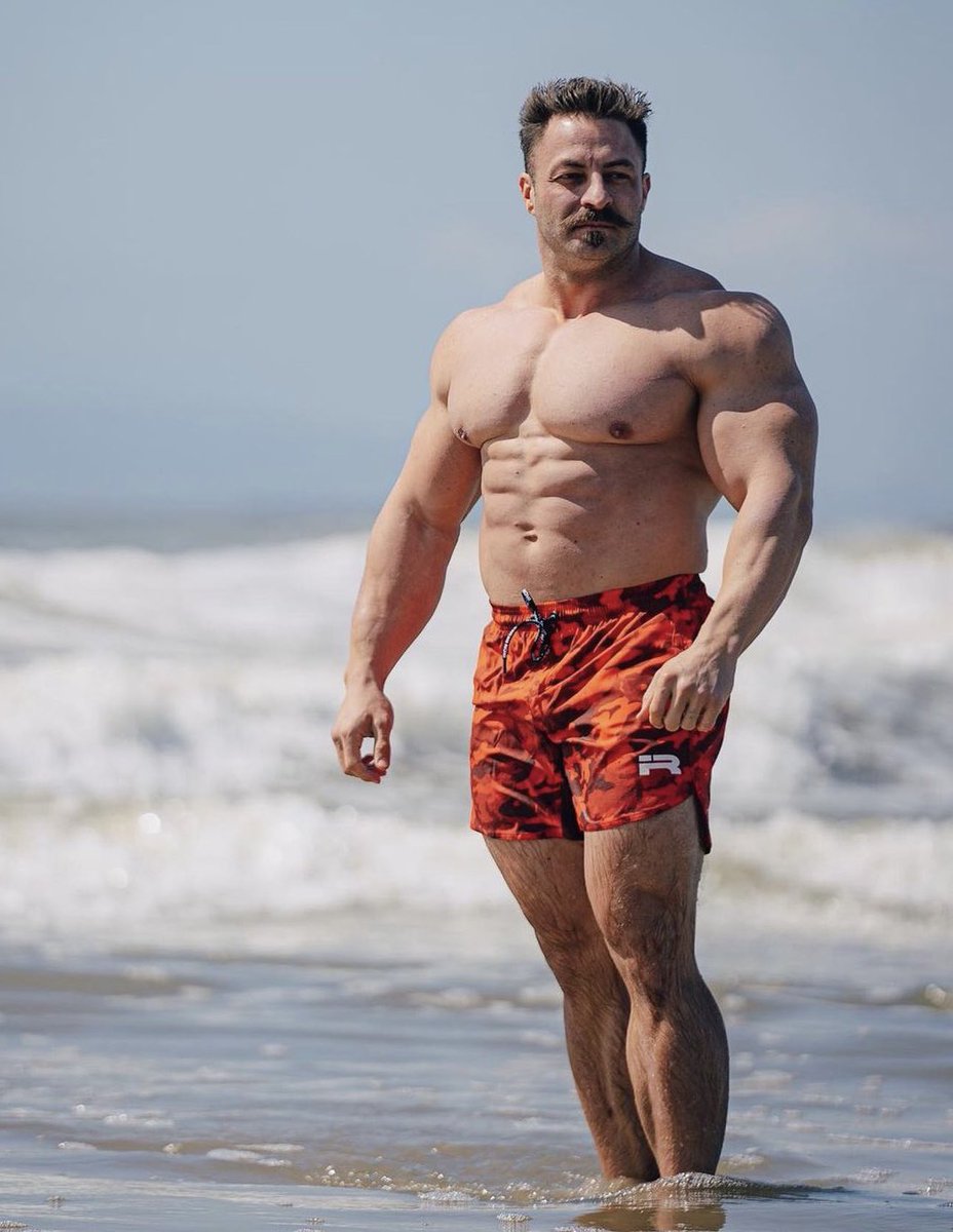 Philip Snelgrove on Twitter: "Making waves. IG: luke_the_hulk"