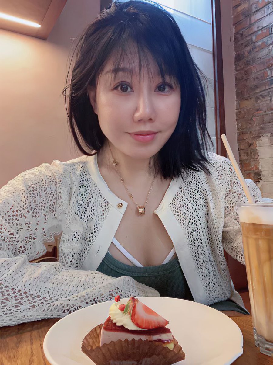 35戴骚的姨妈💫 On Twitter 减肥出尔反尔,草粉言出必行。 约了个同城老粉,功夫挺好。 在有限的人生里,要体验和不同的男人做爱,要尽兴而归。
