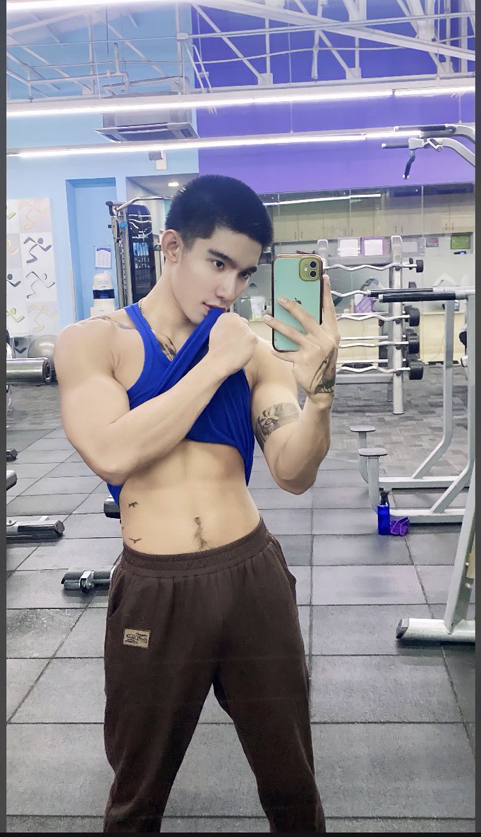 Balsomo JP on Twitter: "Headlock kita pero iba gamit🥺🥹"