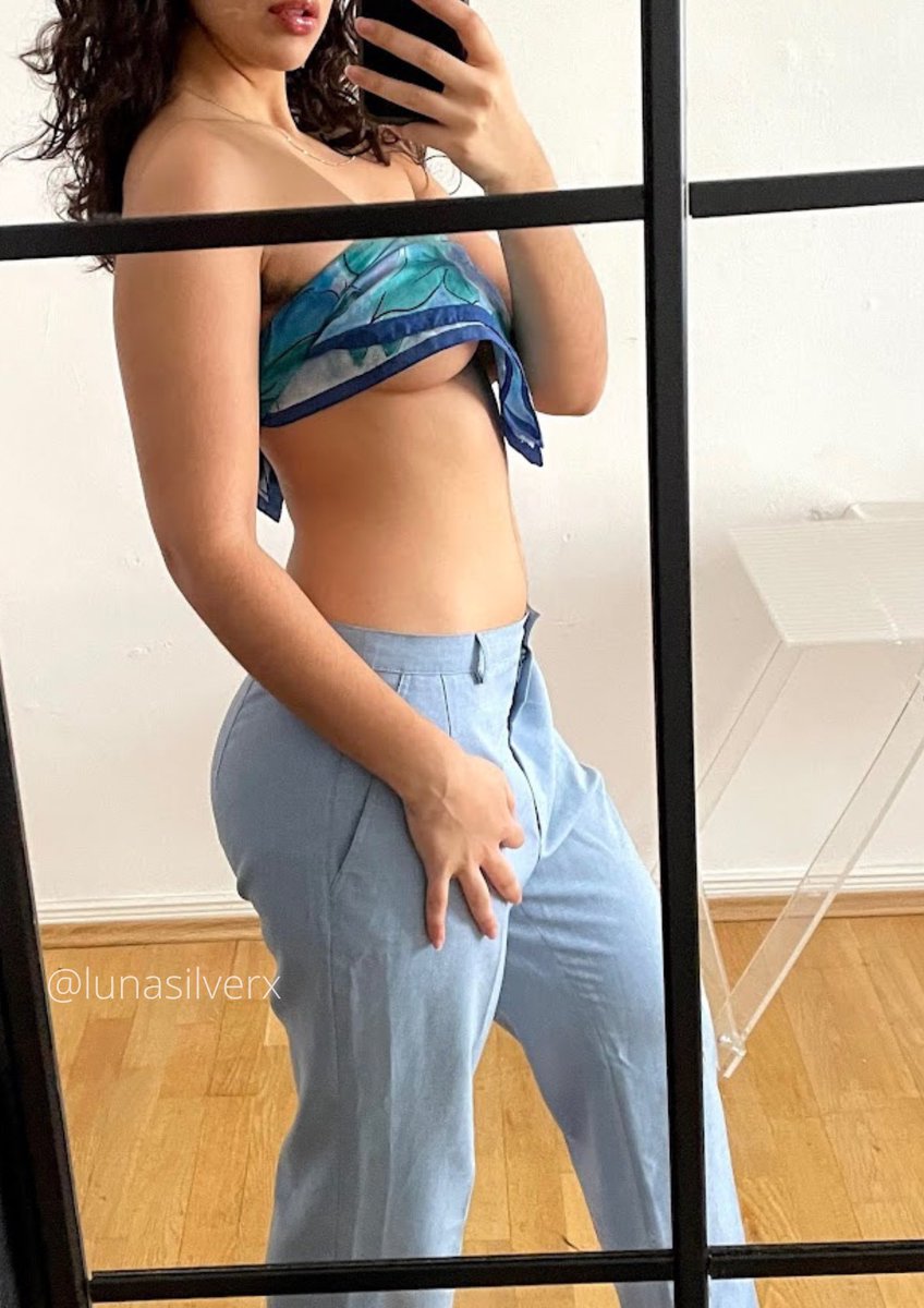 Luna on Twitter: "Who doesn’t love an under boob 👀"