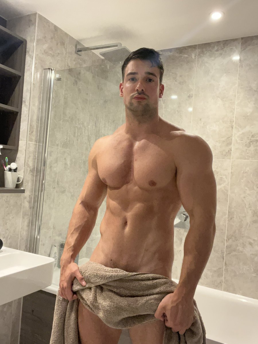 Hot Dudes Good Mood 🇺🇦 on Twitter: "RT @niccolo_neri_: You can check out the better version on ...