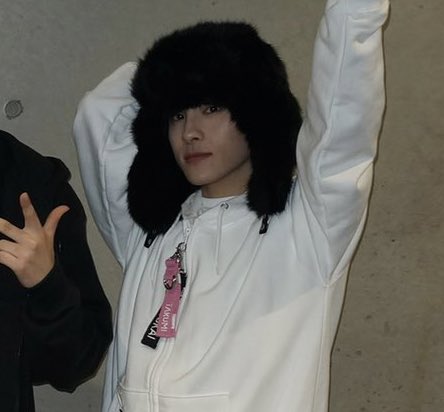 俺の側 on Twitter: "OTDですーちゃんのストラップ付けてくれたり後ろでひとりぼっちだった時は話しかけに行って笑わせてくれたりいつも側でお兄ちゃんしてくれてありがとう スじゃむは ...