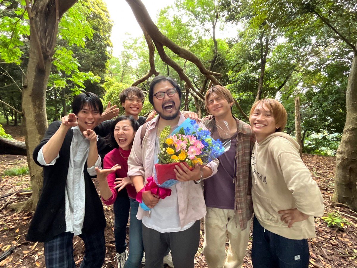 ペンディングトレイン Tbs金ドラ 623 最終回【公式】 On Twitter 🪐最終回放送まで、あと3日🪐 💐クランクアップ写真をお届け💐 海老原力役 加治将樹 さん 6号車乗客