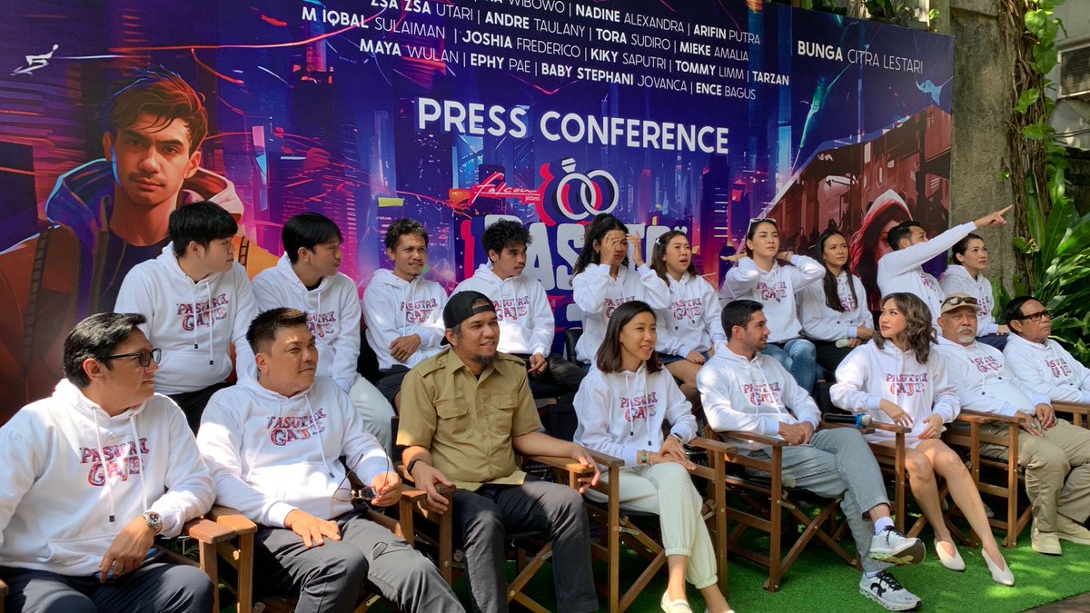 π🍓 on Twitter: "RT @HabisNontonFilm: Resmi! Ini dia deretan pemain film Pasutri Gaje. Reza ...