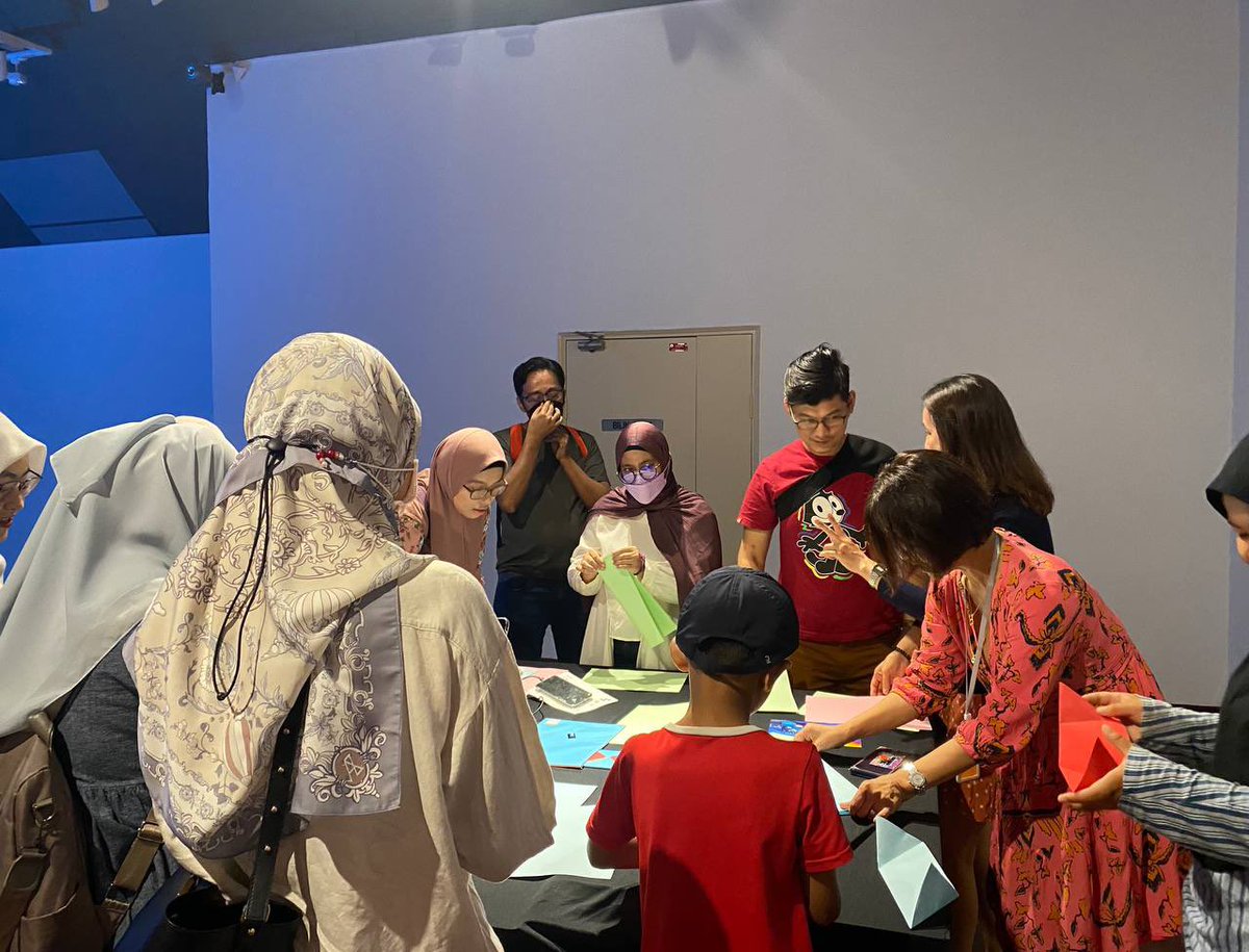 Balai Seni Negara on Twitter: "Reliving the Unforgettable Guided Tour Session at the Hallyu ...