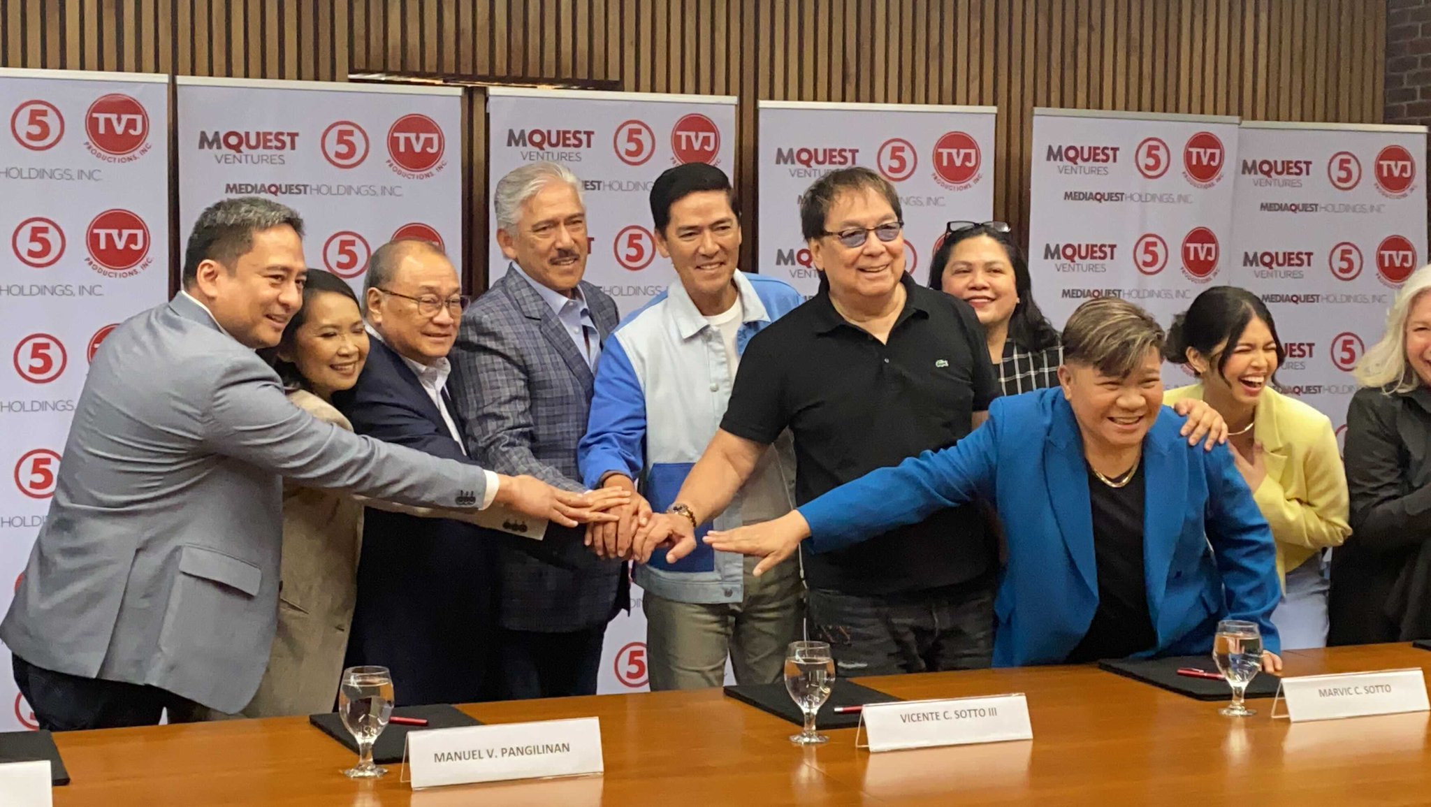 News5 on Twitter: "Opisyal nang pumirma ng kontrata ang TVJ at ibang #LegitDabarkads sa ...