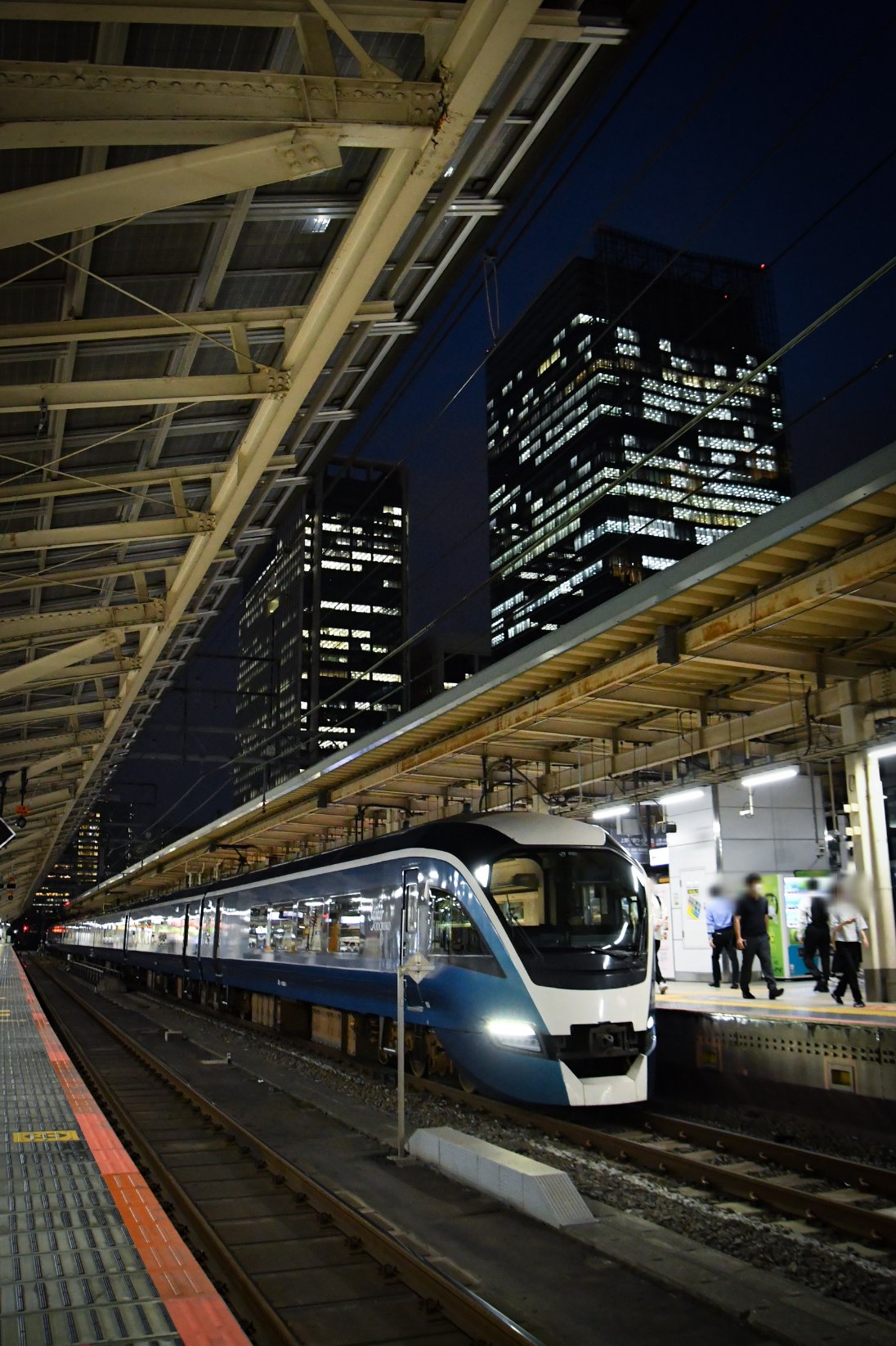 pan68 on Twitter: "E261 サフィール踊り子 都会はすごいねぇ #JR東日本 #E261系 https://t.co/wCL5WJBjJF" / Twitter