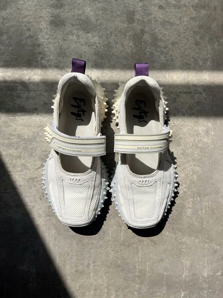 GINZA on Twitter: "GINZA特別編集『スニーカー愛が止まらない！』発売中。さまざまなジャンルで活躍する53人の“キックスラバー”が、愛してやまないシューズをスナップ ...