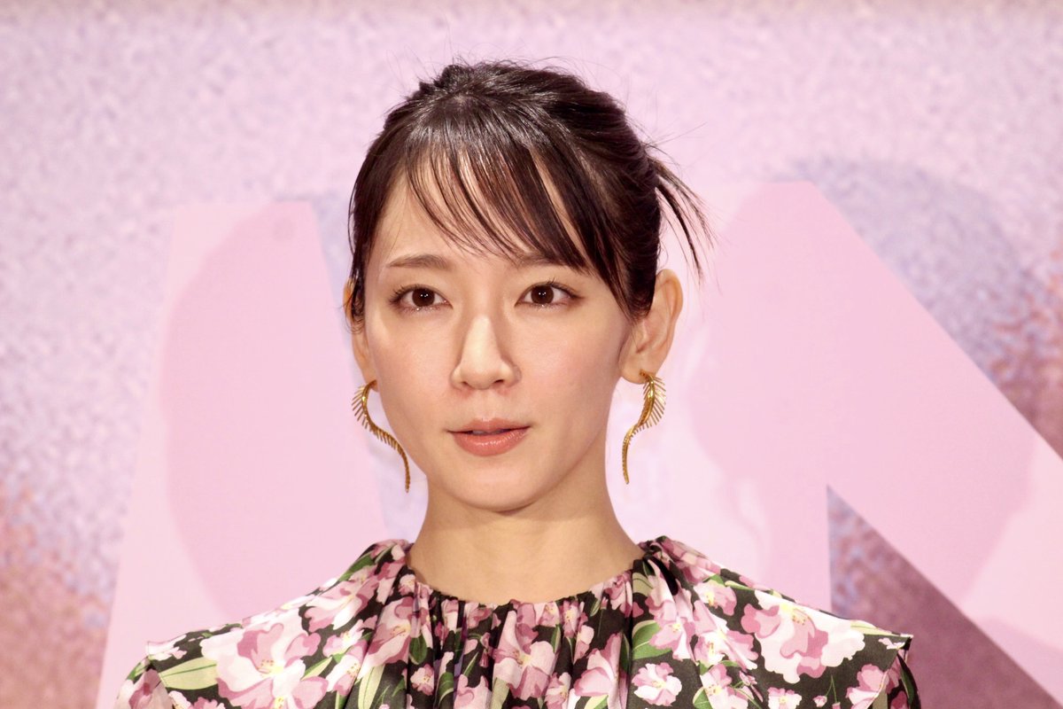 ムビッチ On Twitter 吉岡里帆🎞️『アイスクリームフィーバー』記者会見and完成披露舞台挨拶【📸フォトギャラリー 全26枚】😆 吉岡里帆 モトーラ世理奈 詩羽 水曜日の