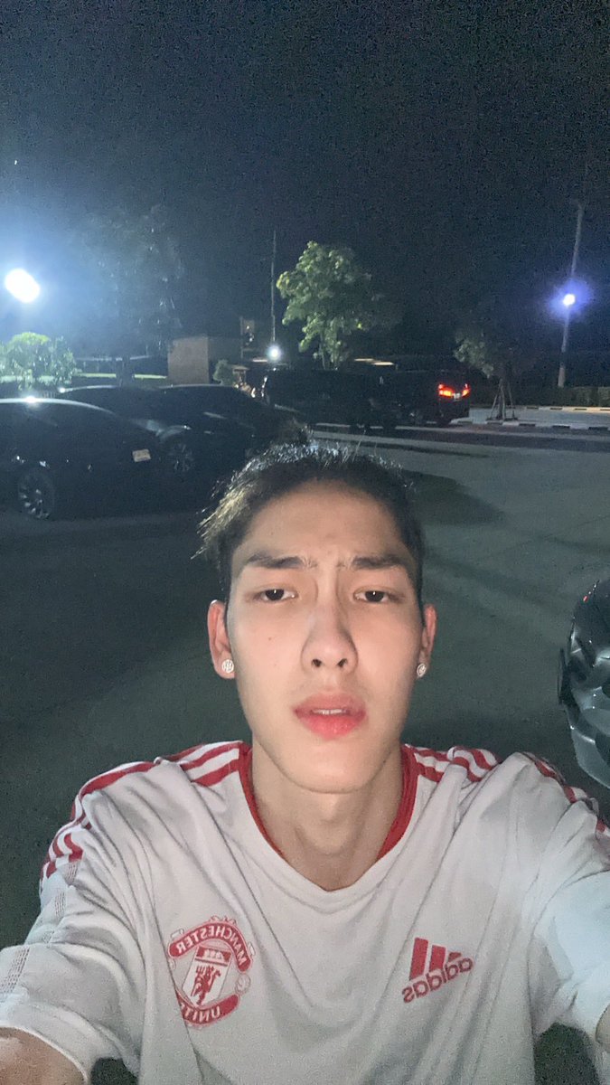 𝙱𝚎𝚎𝙱𝚎𝚎_𝚝𝚜𝚗𝚕 - ᥫᩣ on Twitter: "RT @pinkkpunch: หล่อเกิ๊นนนน"