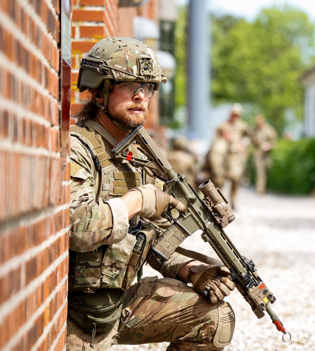 Prafull Kumar on Twitter: "Royal Danish Army soldier with a Gevær M/10 A4 (Colt Canada C8 IUR) 5 ...