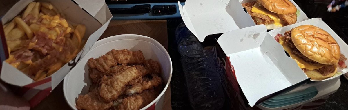KFC on Twitter: "RT @atcxana: Sumando los de mi novio y 3 mios 25 pedidos de alitas gratis y 2 ...