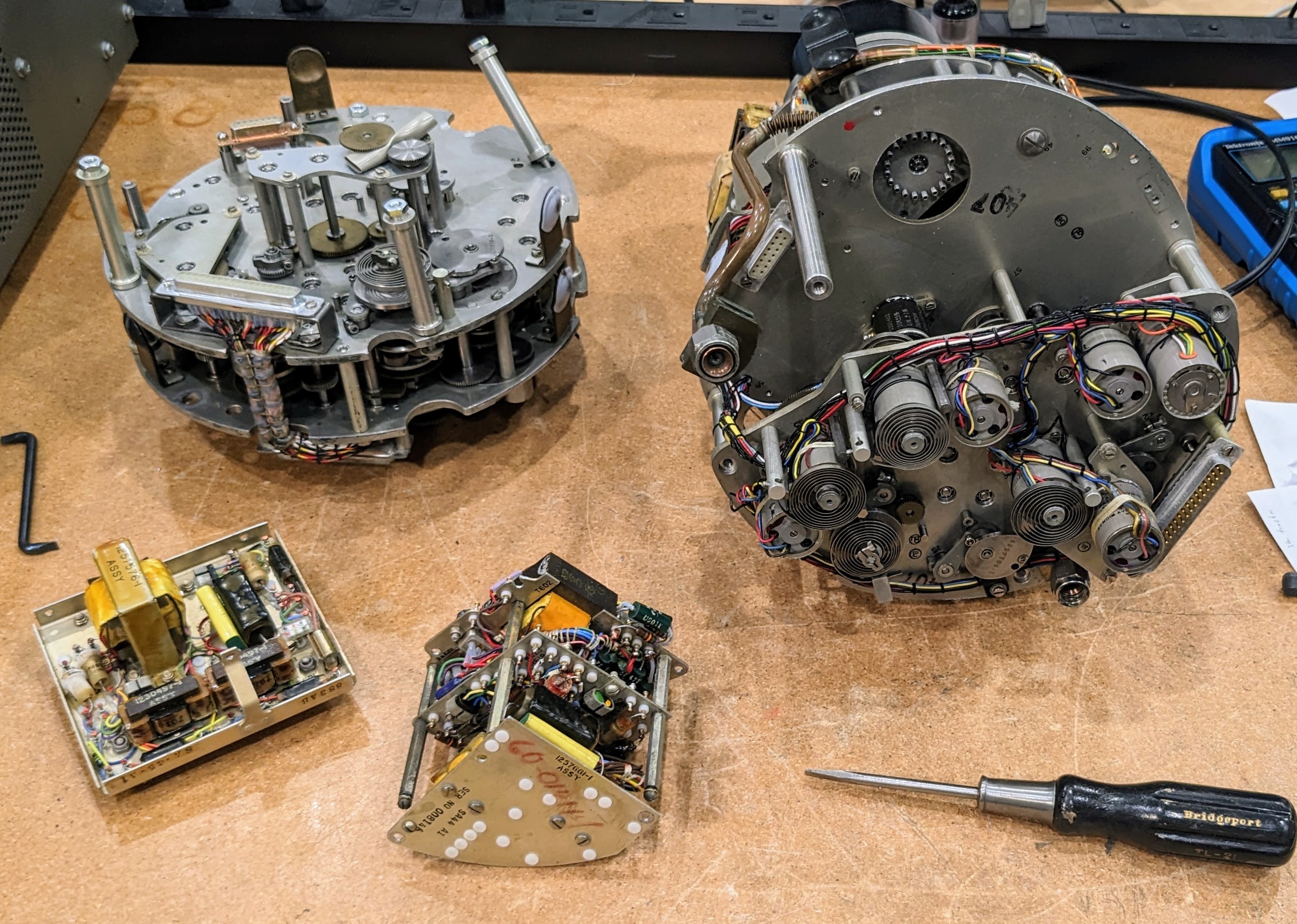 Ken Shirriff on Twitter: "The Bendix Central Air Data Computer is a gear-based analog computer ...