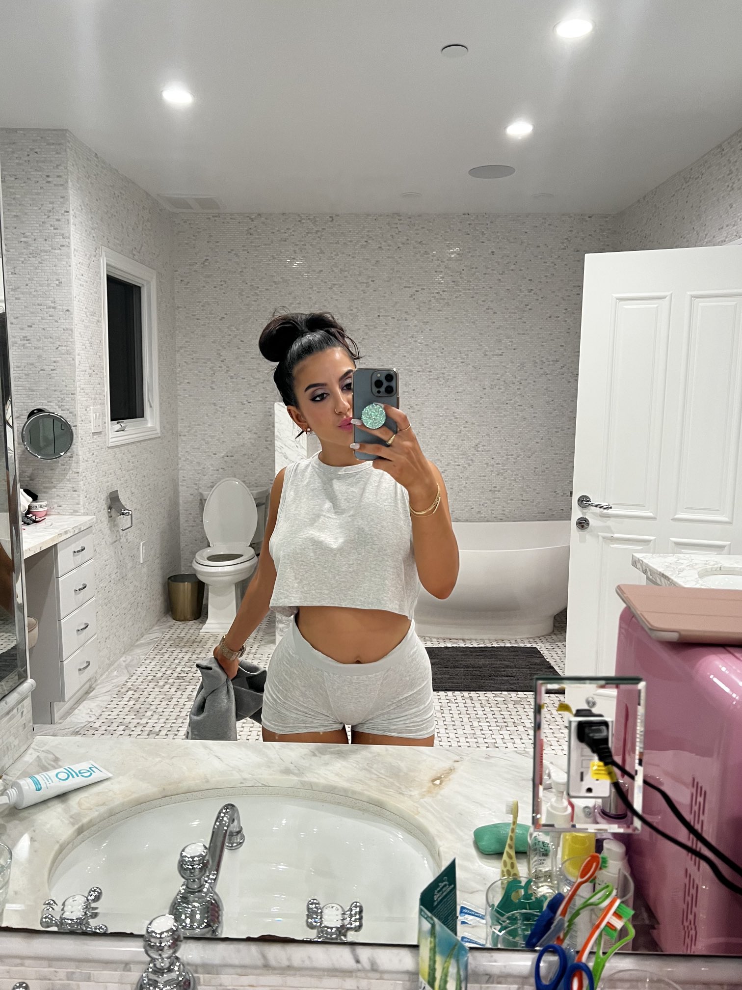 LTP on Twitter: "Please bury me one day in skims 😂 https://t.co/ikBlP78gBG" / Twitter