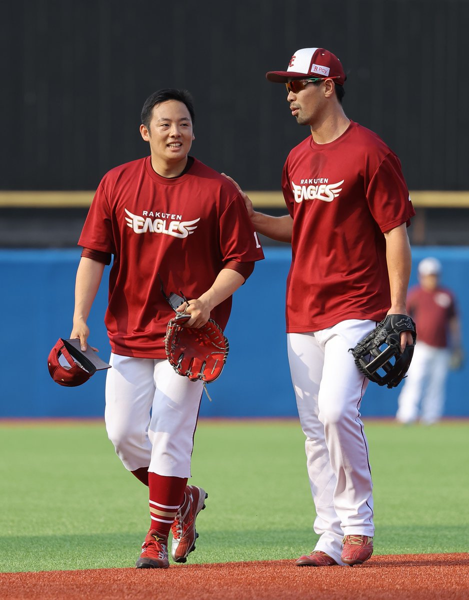 サンスポ×EAGLES on Twitter: "【ヤクルトｰ楽天】20日、練習を終え、 #島内宏明 選手、#安田悠馬 選手、#太田光 選手、#阿部寿樹 選手、#鈴木大地 選手らに挨拶する ...