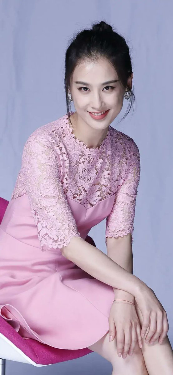 真实美脚玉足（生活中）23K on Twitter: "明星美足(NO.117) 黄圣依的美腿玉足生图不多，这是其中的一套，主要是出道没多久就被杨子给收藏了，杨子是懂货的。 购买请加VX ...