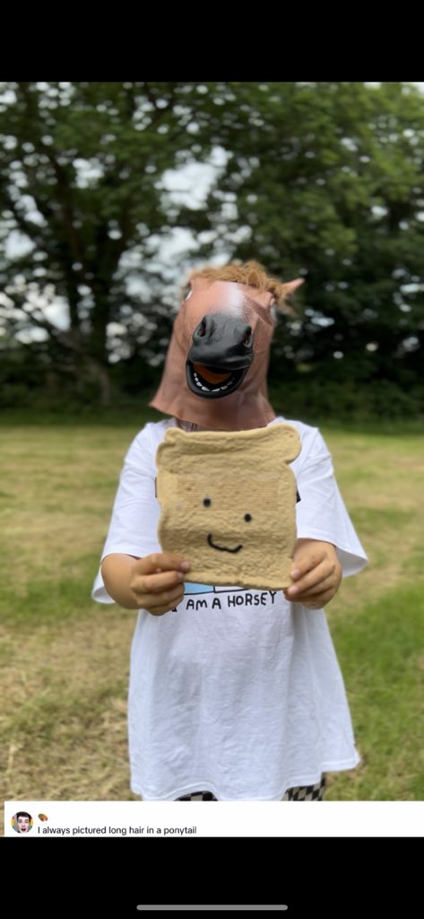 aidan 🏳️‍⚧️🏜️🐌🐍 on Twitter: "that’s me in the second photo ): zoë bread beat me up i need justice"