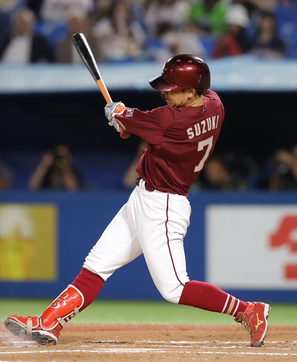 神宮大ヤク学部 准教授.400 on Twitter: "RT @Sanspo_EAGLES: 【ヤクルトｰ楽天】20日、7回、鈴木大地選手の打球を好捕するヤクルト・宮本丈選手。 https ...