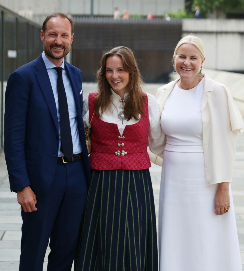 CoutureAndRoyals on Twitter: "#NEW Princess Ingrid Alexandra is graduating! 👩🏻‍🎓 Crown Prince ...