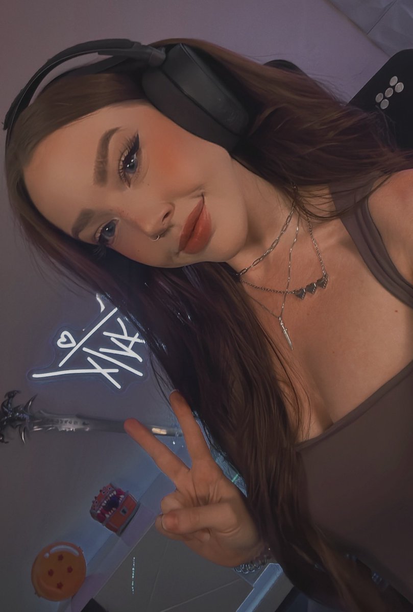 Tayvix ⚔️ on Twitter: "Finally live 🤍 http://twitch.tv/Tayvix"